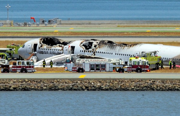 Boeing 777 Crash-Lands at San Francisco Airport | TIME.com
