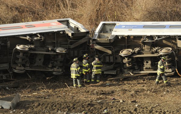 Derailed Metro-North Train Was Traveling 82 M.P.H. in 30-M.P.H. Zone ...