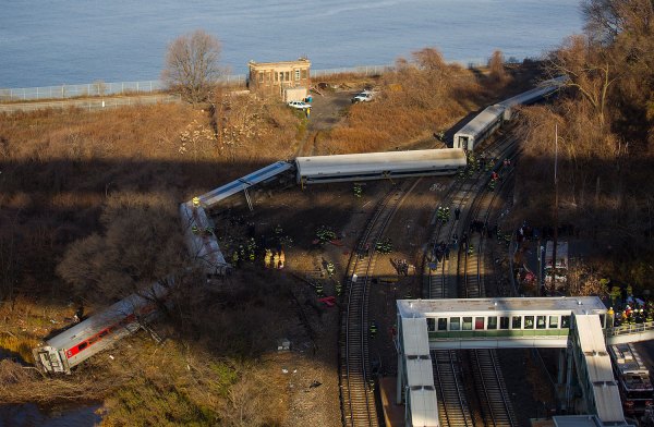 New York City Train Derailment: Metro North Accident Leaves 4 Dead ...